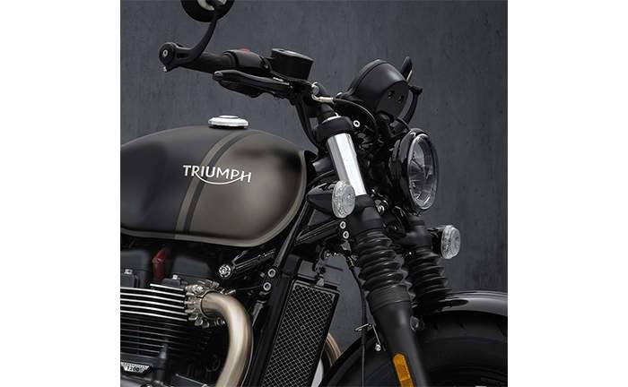 Triumph Bonneville Bobber BS6 Price 2026 | Mileage, Specs, Images of ...